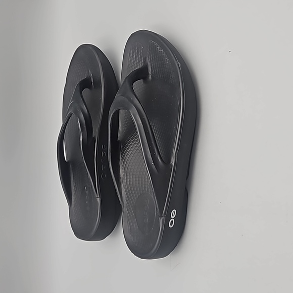 OOFOS | Shoes | Oofos Ooriginal Black Recovery Thong Sandals Flip Flop Womens 6 | Poshmark